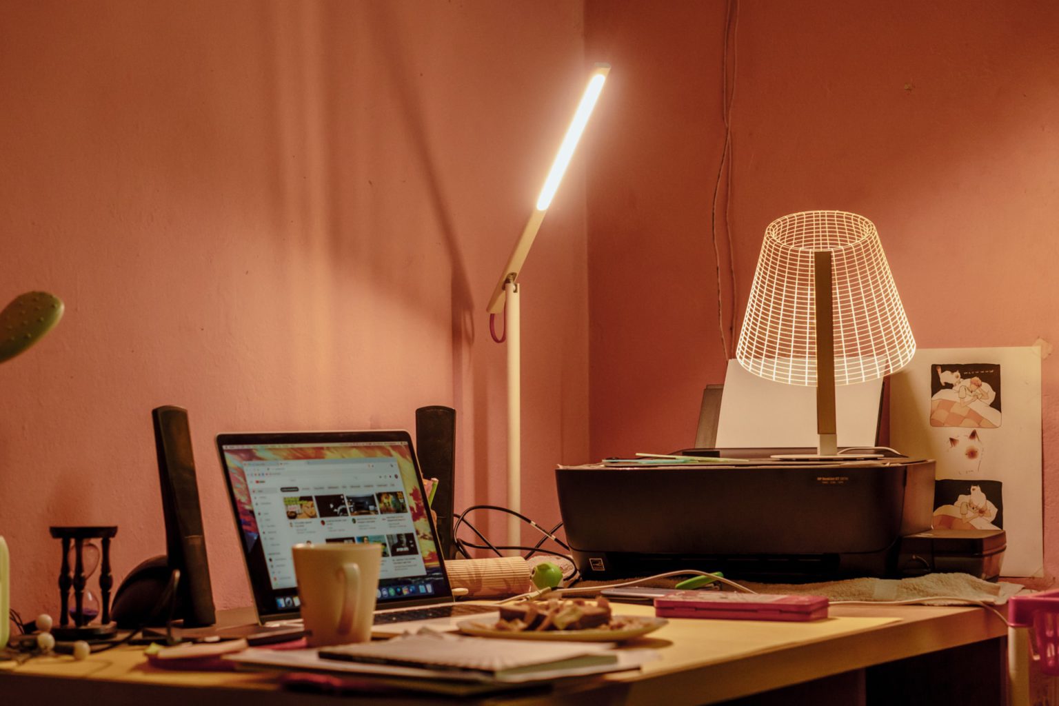 How can a desk lamp light up a dark office? - Welp Magazine