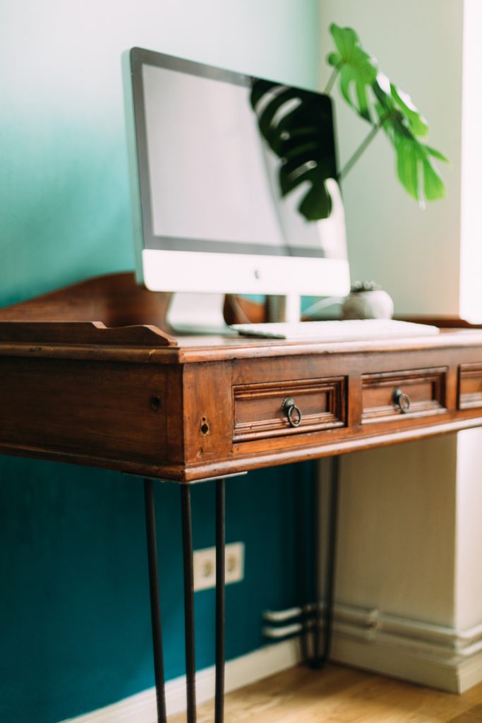 Guide To Getting The Best Office Table - Second Hand - Welp Magazine