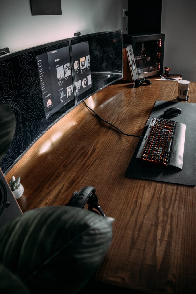 Guide To Getting The Best Office Desk For Gaming in 2021 - Welp Magazine