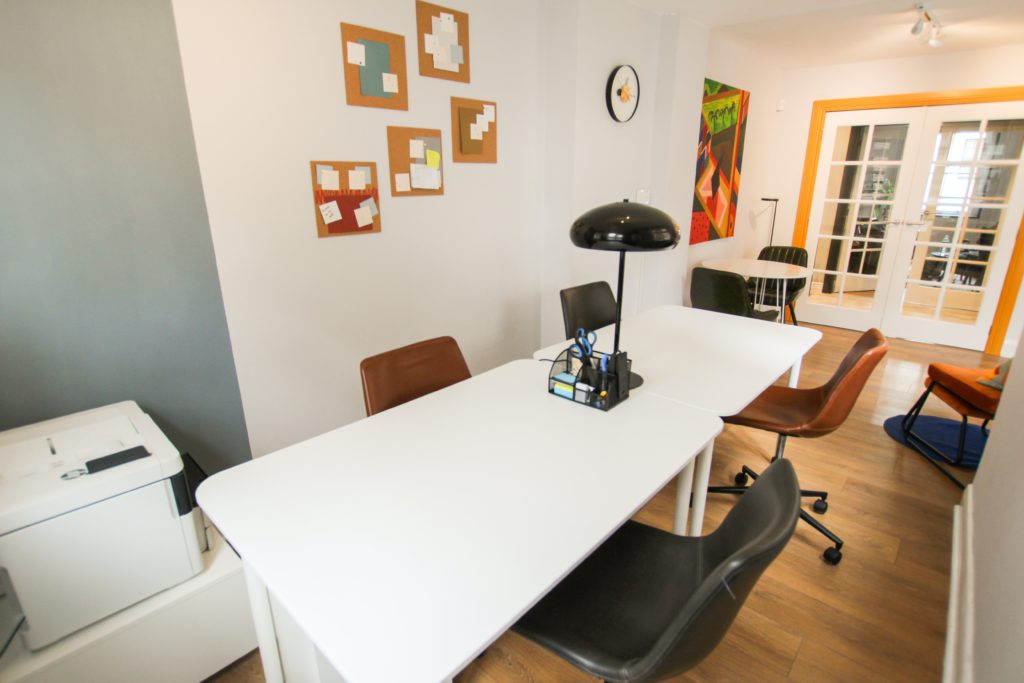 Guide To Getting The Best Office Tables UK - Welp Magazine