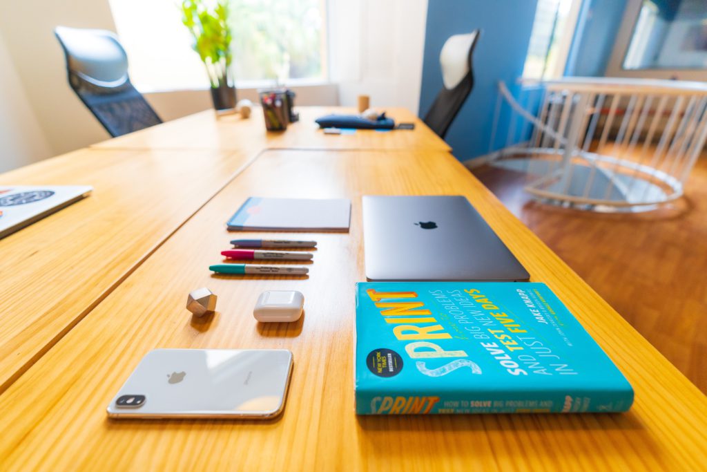 Guide To Getting The Best Office Table - Welp Magazine